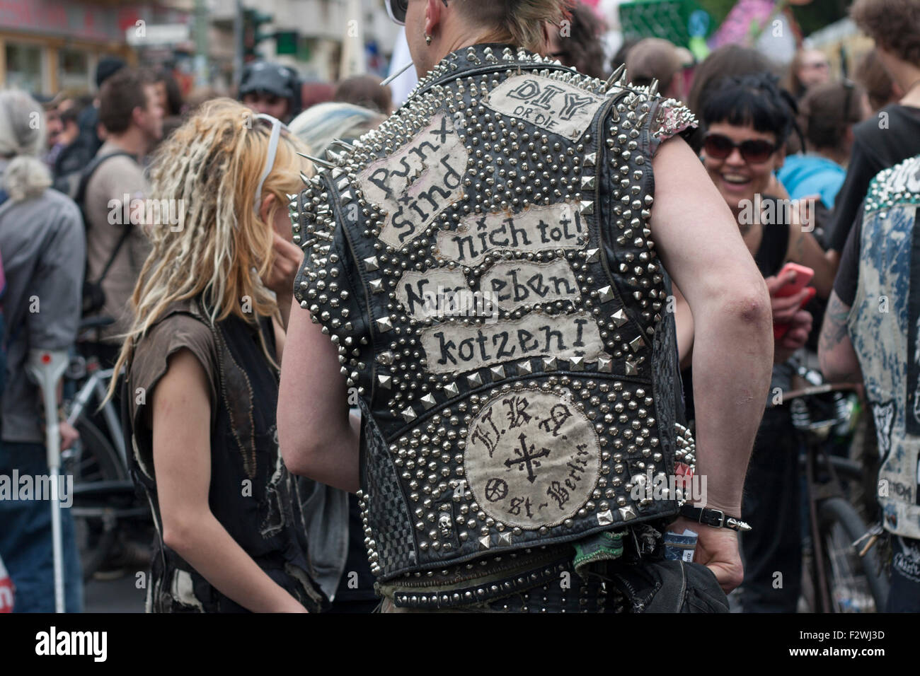 Berliner punk -Fotos und -Bildmaterial in hoher Auflösung – Alamy