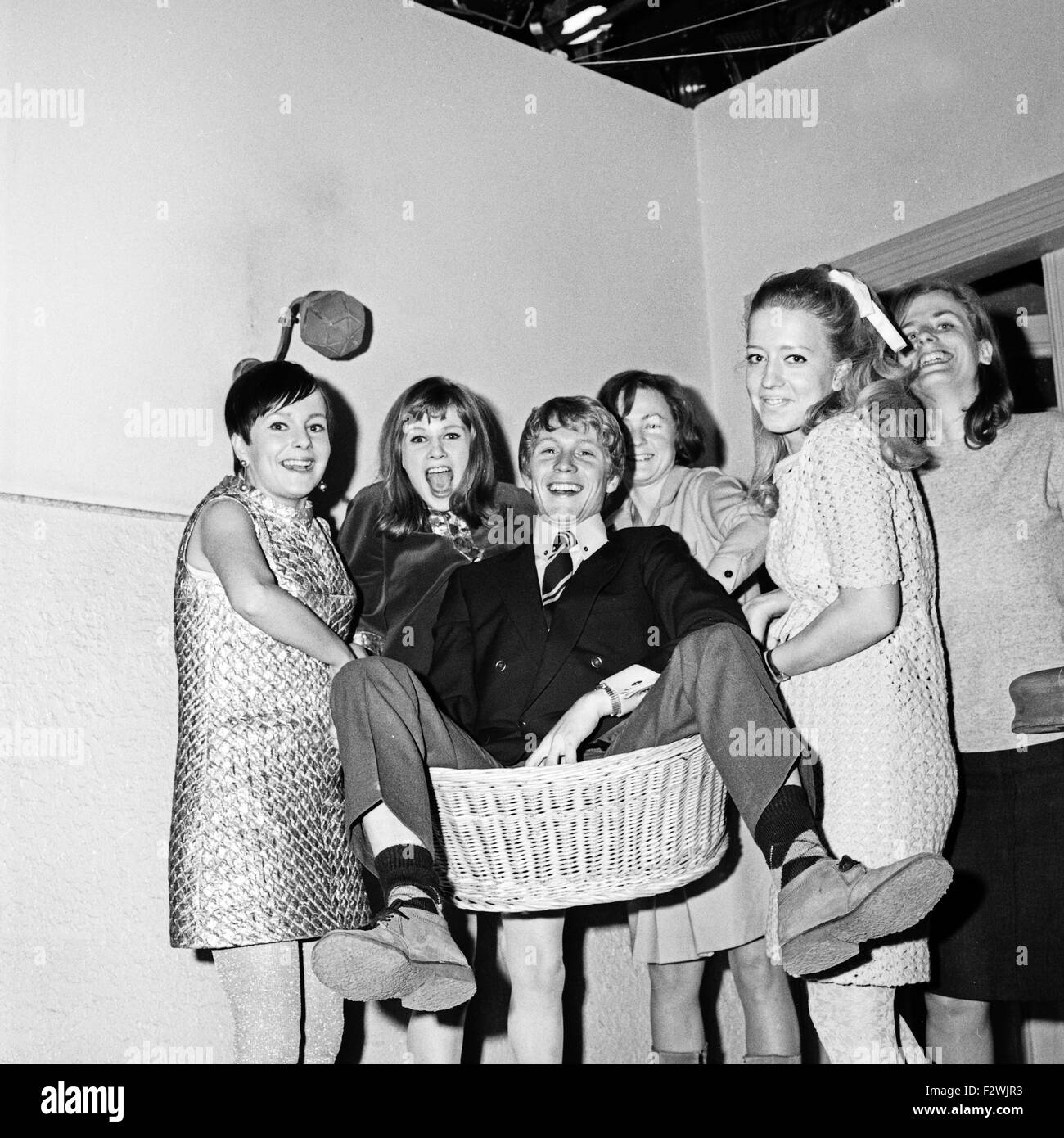 Teenie mädchen -Fotos und -Bildmaterial in hoher Auflösung – Alamy