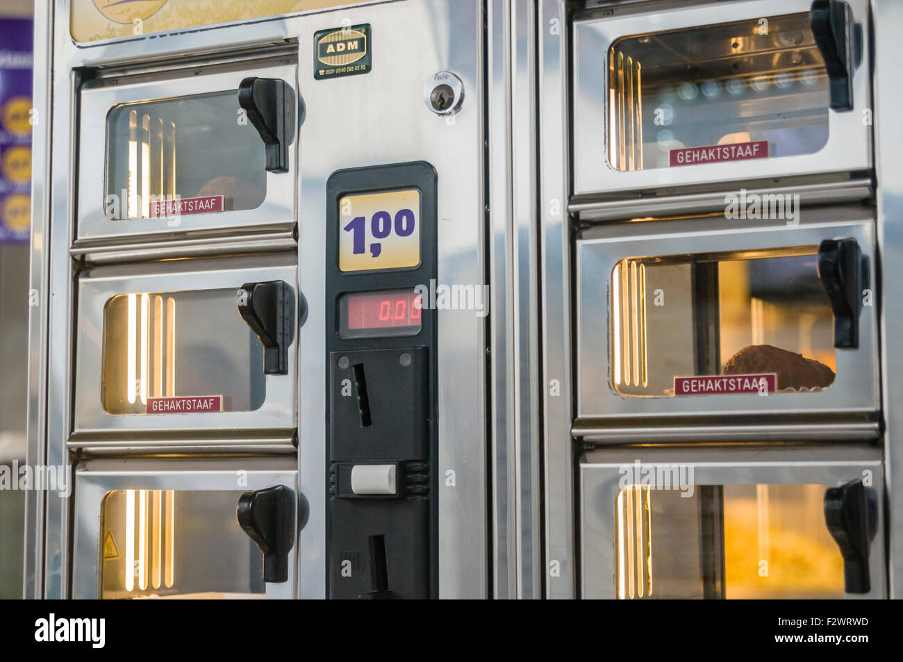 Dutch food vending machine -Fotos und -Bildmaterial in hoher Auflösung ...