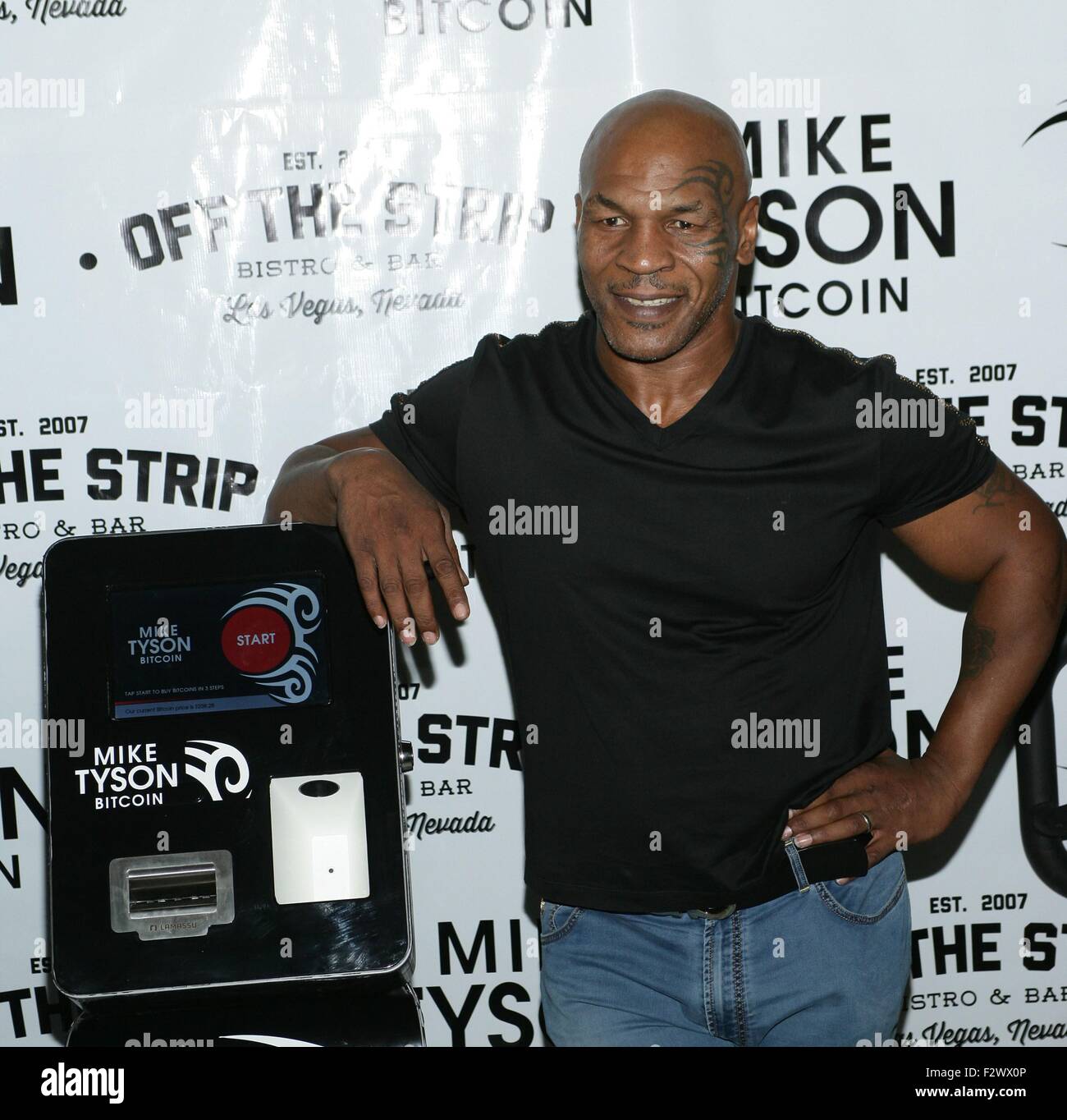 Mike Tyson bei einem öffentlichen Auftritt für das weltweit erste ...