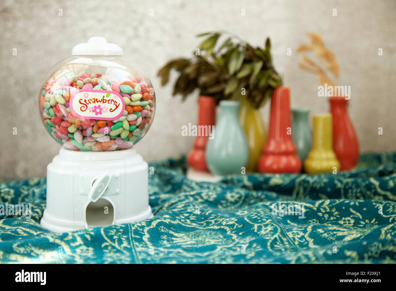 Candy spender -Fotos und -Bildmaterial in hoher Auflösung – Alamy