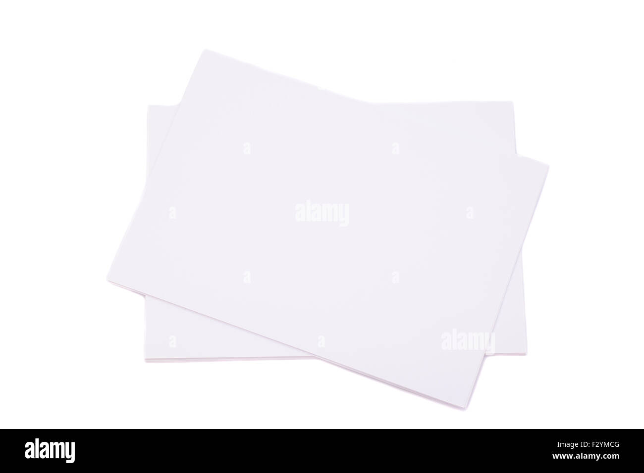 Stapel Papier auf weißem Hintergrund Stockfotografie - Alamy
