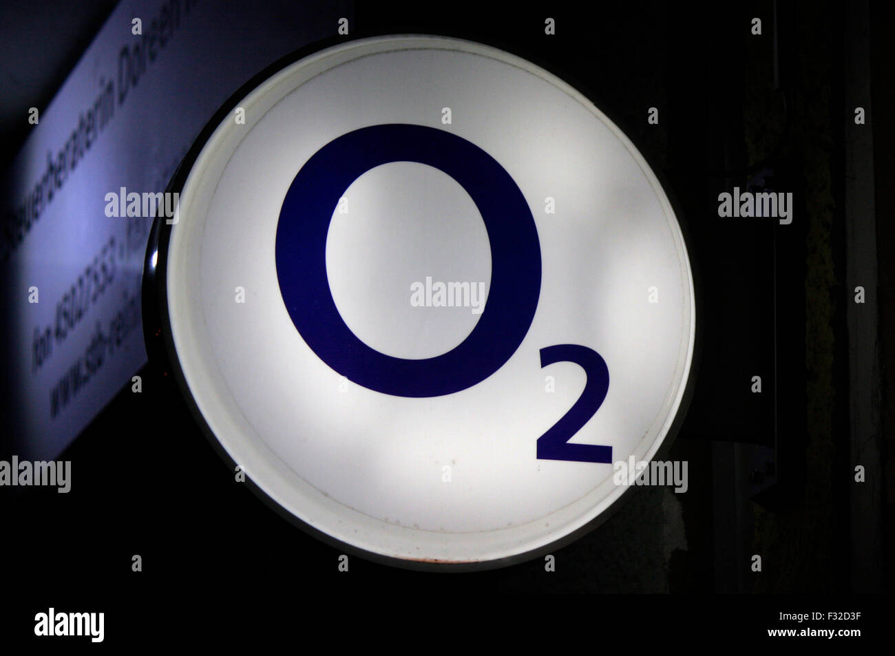 O2 Logo Stockfotos und -bilder Kaufen - Alamy