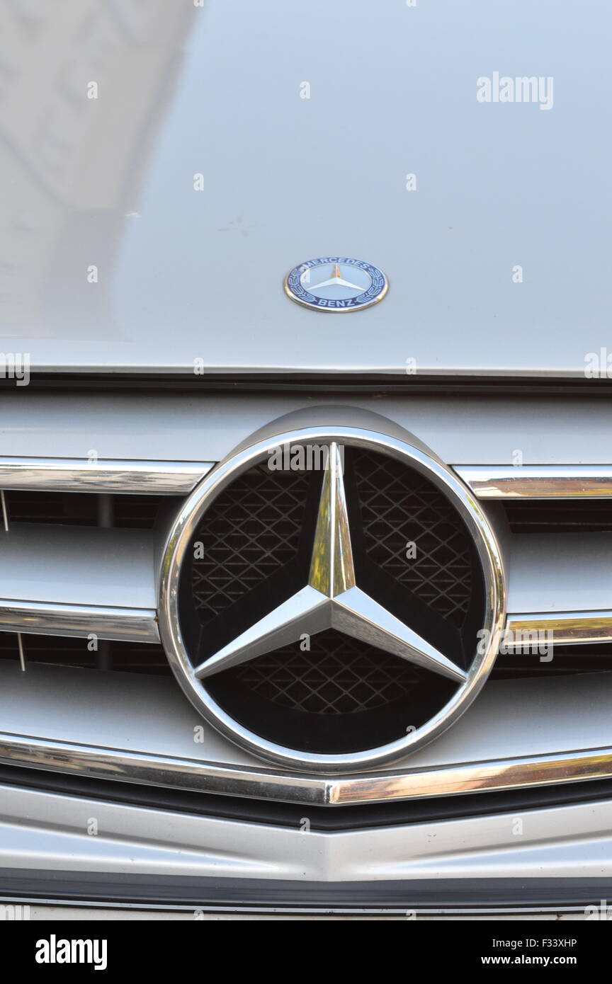Daimler benz emblem -Fotos und -Bildmaterial in hoher Auflösung – Alamy