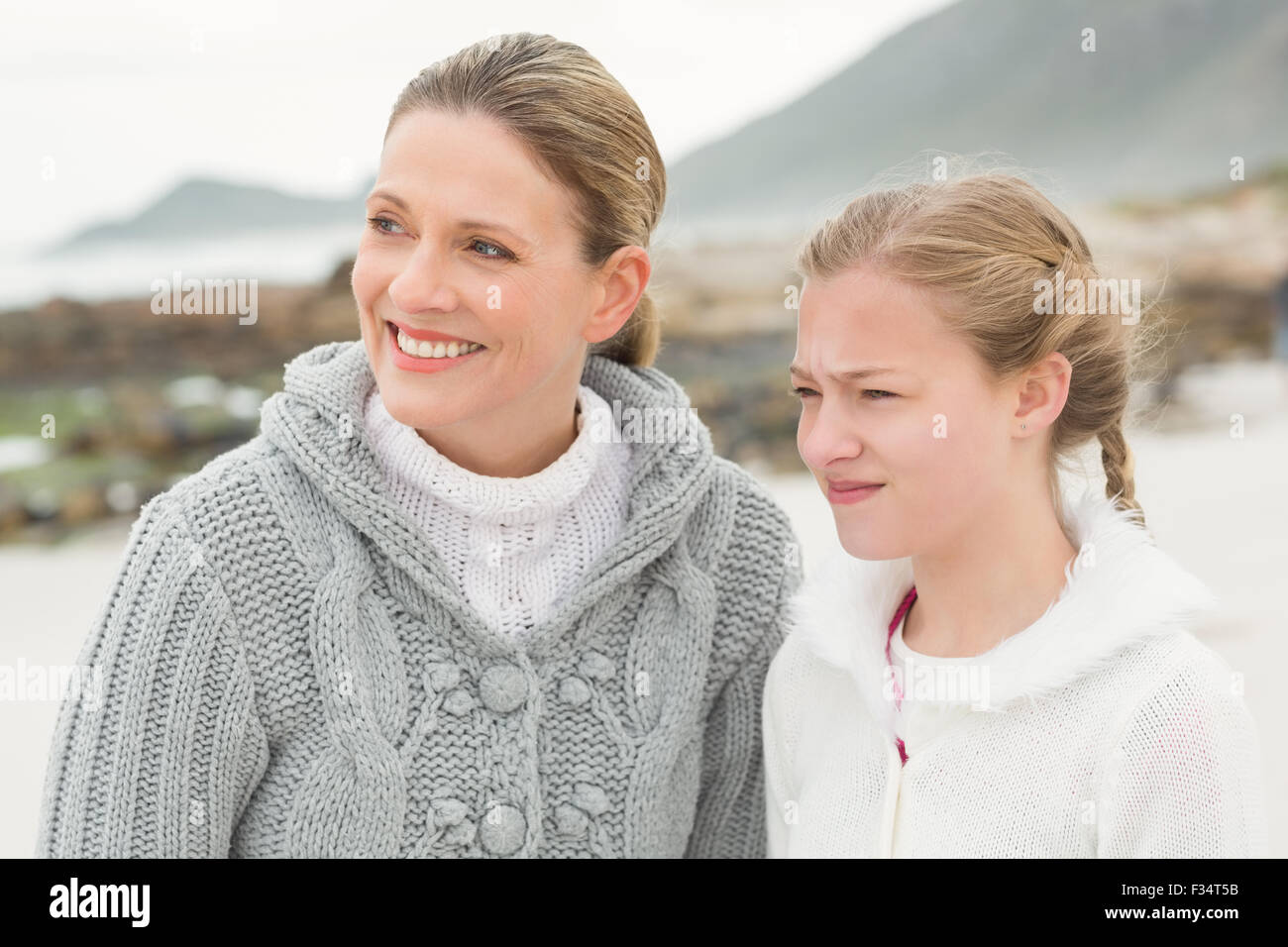 Mutter tochter urlaub meer -Fotos und -Bildmaterial in hoher Auflösung ...