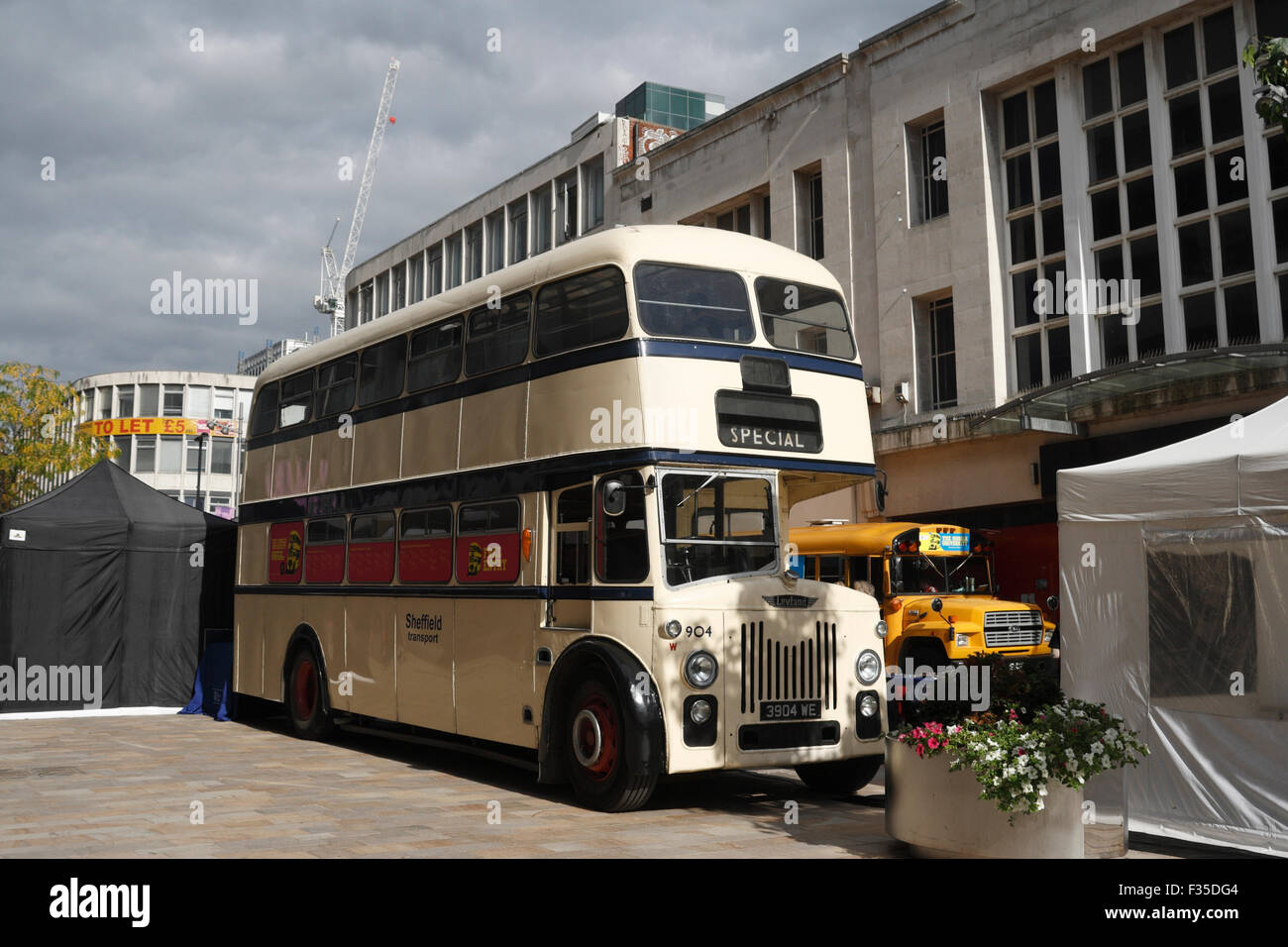 the-mobile-university-old-sheffield-transport-bus-sheffield-england