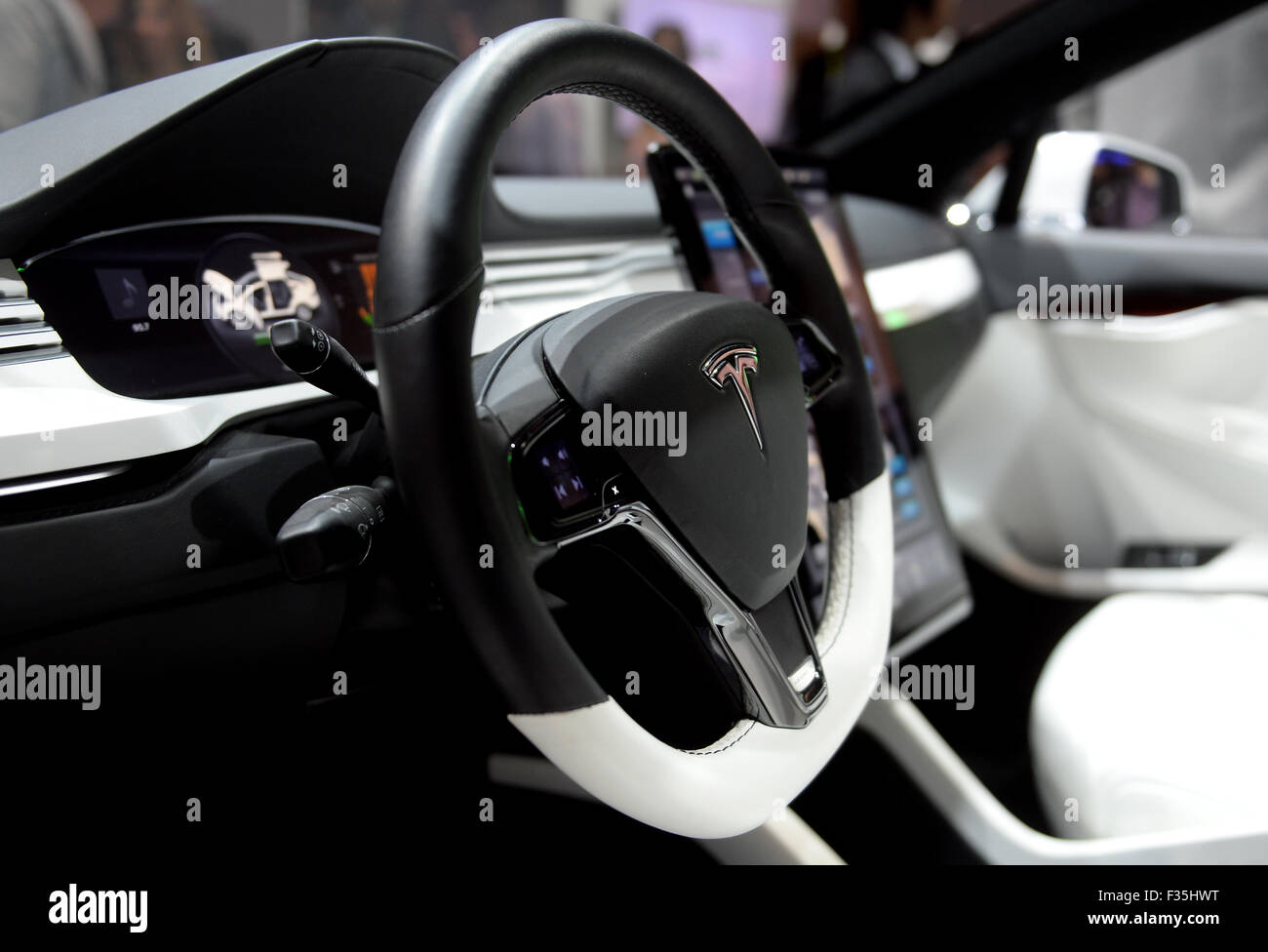 Tesla cockpit -Fotos und -Bildmaterial in hoher Auflösung – Alamy