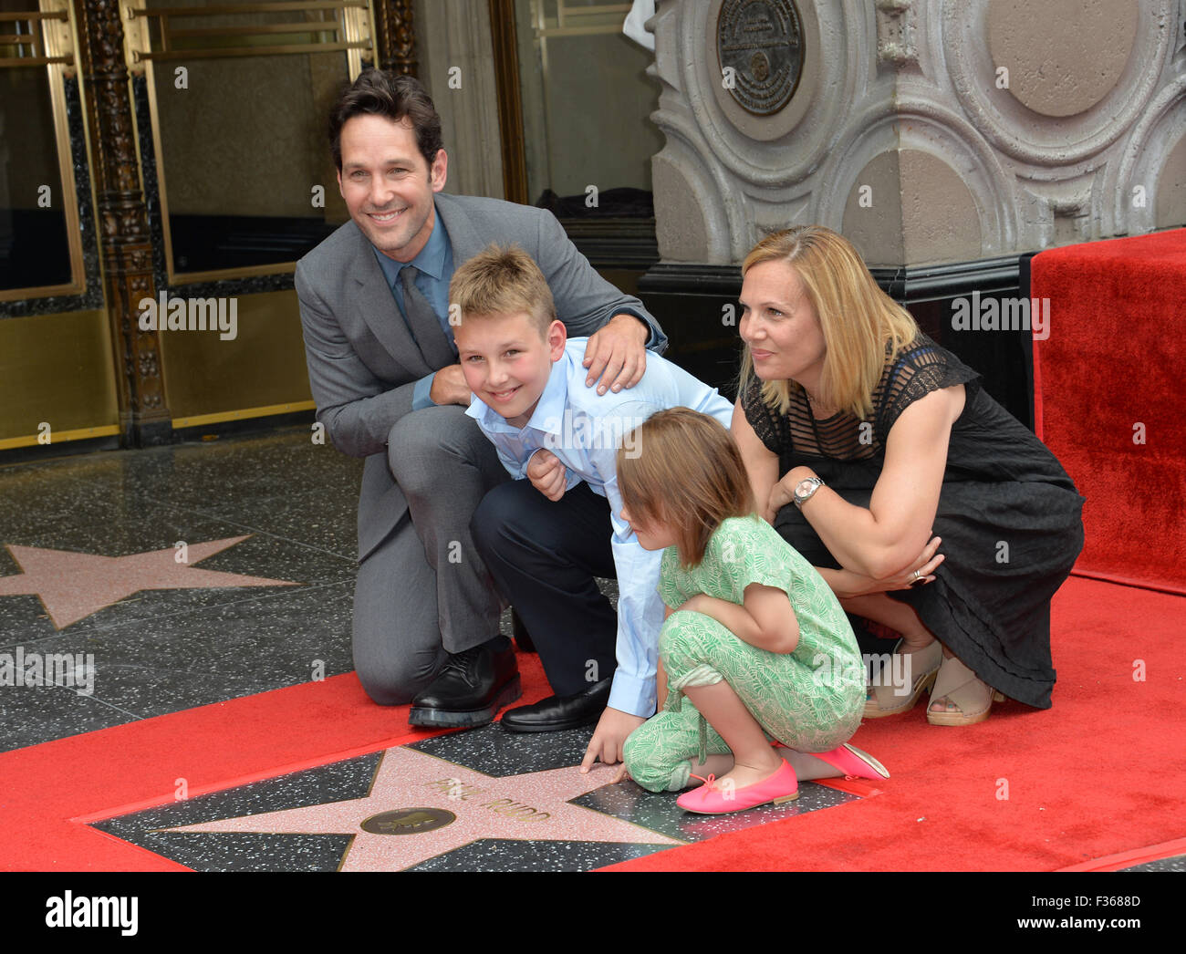 Paul rudd and his wife julie yaeger -Fotos und -Bildmaterial in hoher ...