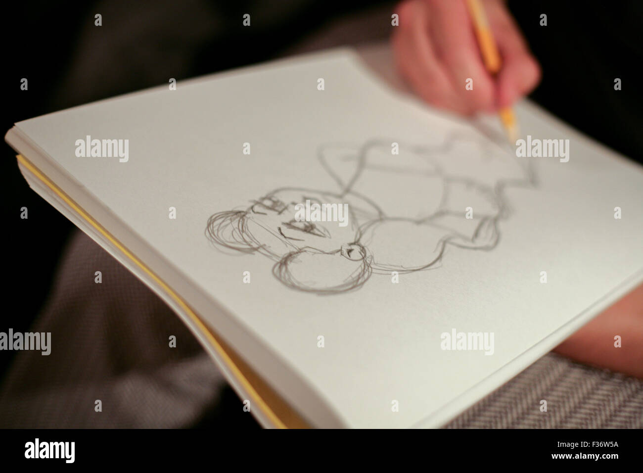 Künstler-Illustrator zeichnen ein Bild mit Stift Papier Stockfotografie ...