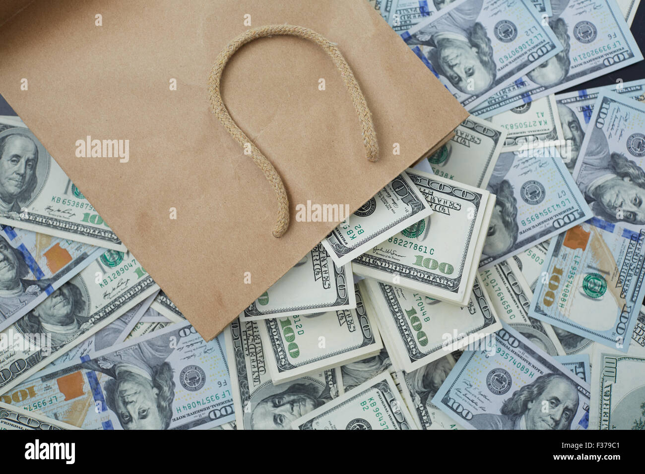 Geldbeutel aus papier -Fotos und -Bildmaterial in hoher Auflösung – Alamy