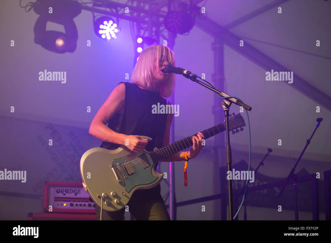 Zoe weiß -Fotos und -Bildmaterial in hoher Auflösung – Alamy