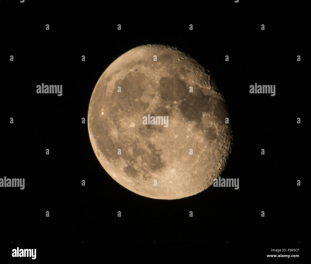 Abnehmende gibbous mondphase -Fotos und -Bildmaterial in hoher ...