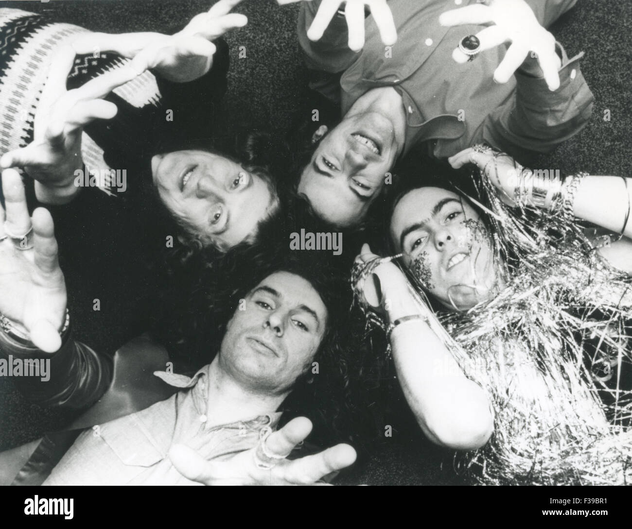 SLADE UK-pop-Gruppe im Jahr 1973. Im Uhrzeigersinn von oben links ...