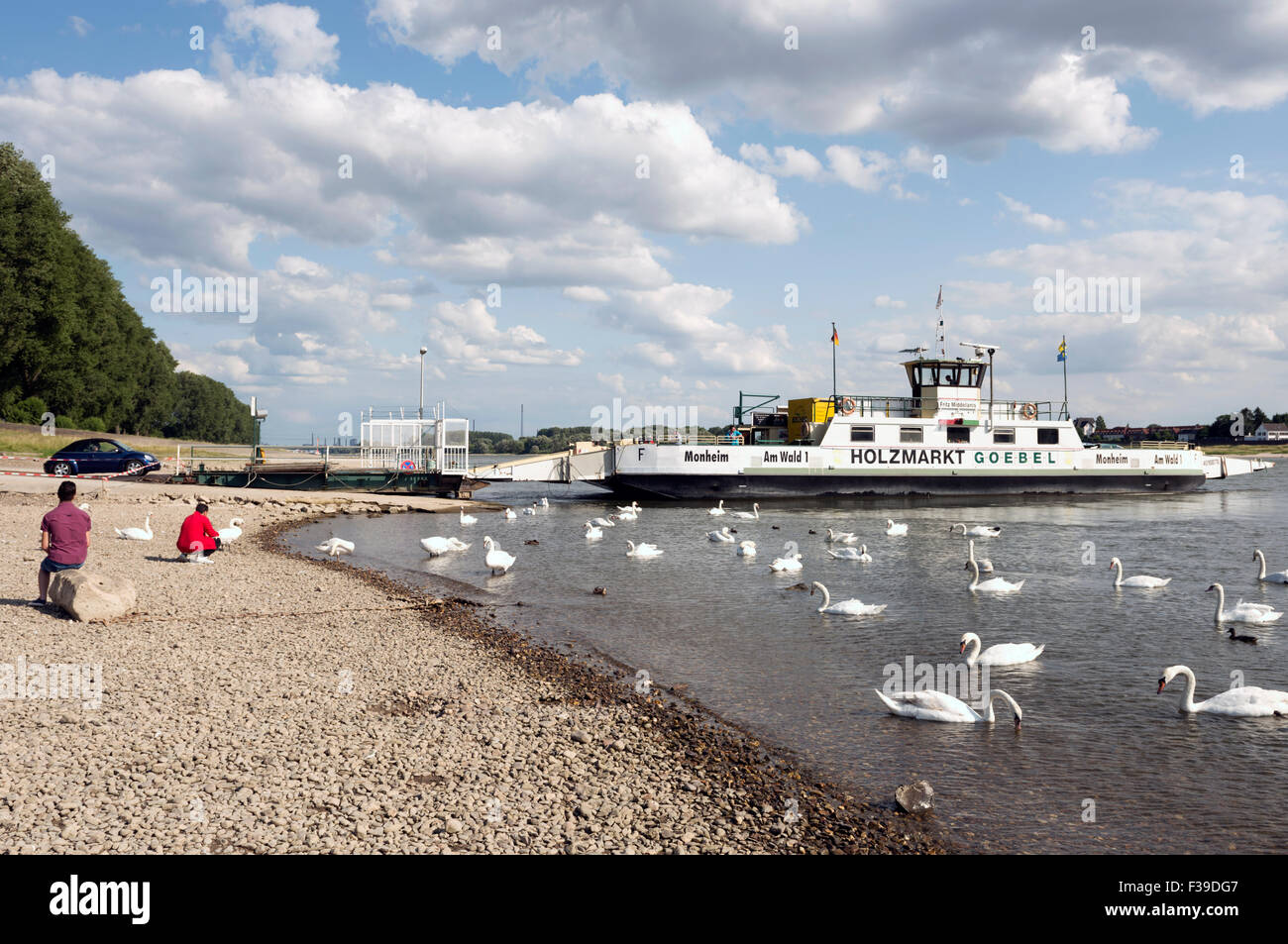 Monheim, Köln-Langel Personen- und Auto Fähre am Fluss Rhein, Hitdorf ...