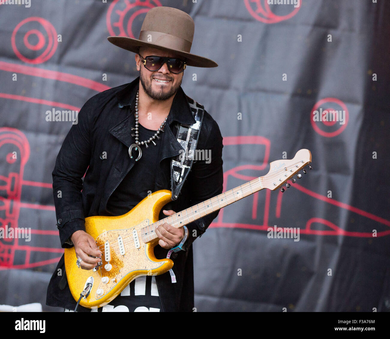 King zapata mit der gary clark jr band -Fotos und -Bildmaterial in ...