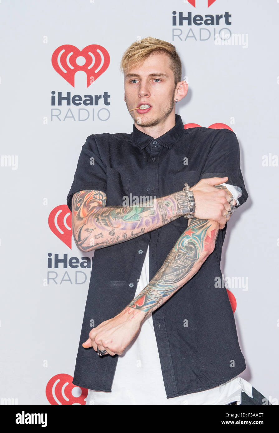 Rapper Machine Gun Kelly besucht 2015 iHeartRadio Music Festival in der ...