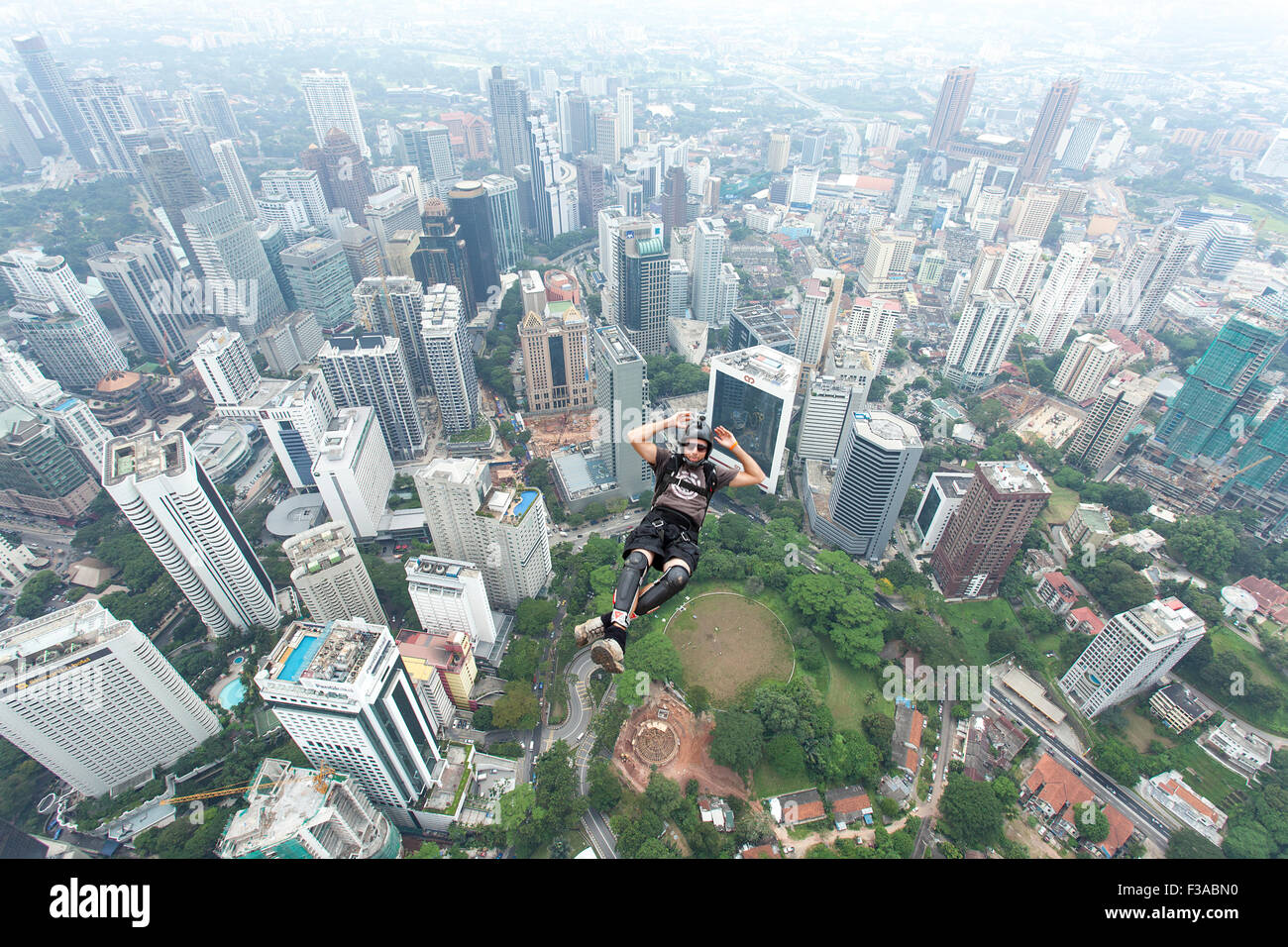 Kuala Lumpur internationaler BASE-Jump in KL Tower, Malaysia Stockfotografie - Alamy