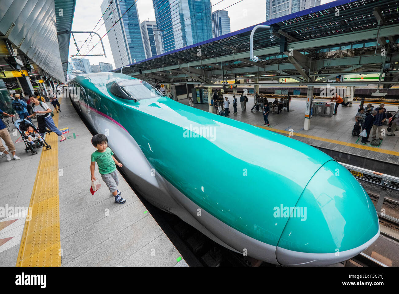 Hayabusa e5 shinkansen bullet train -Fotos und -Bildmaterial in hoher Auflösung – Alamy