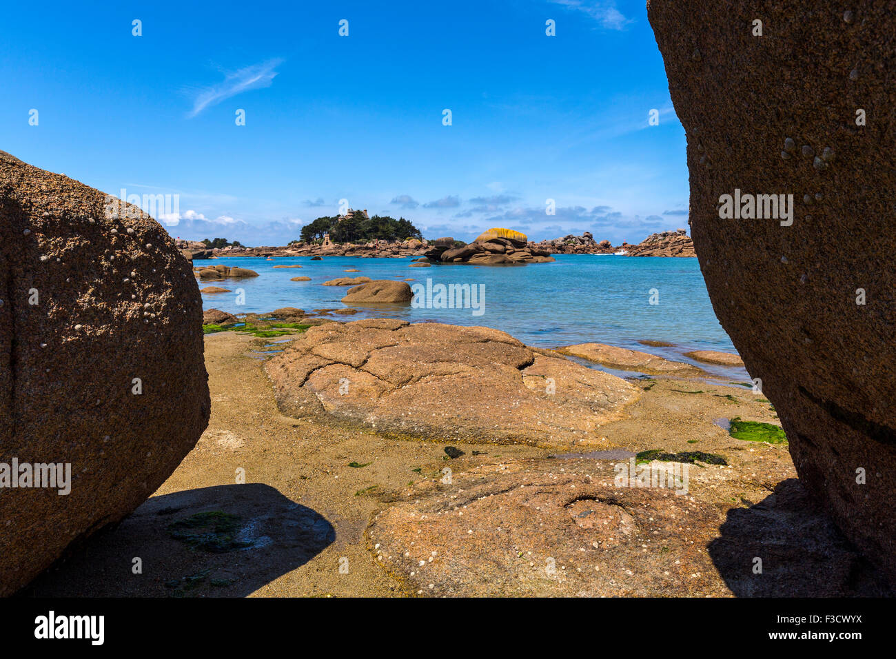 Riesige Felsen an der Côte Granit rose rosa Granit Küste Ploumanac´h ...