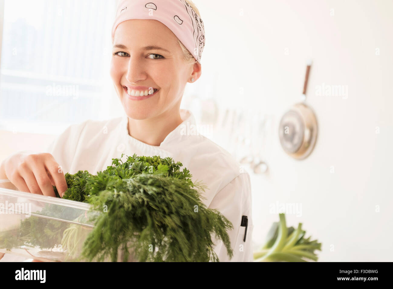 Chefs bandana -Fotos und -Bildmaterial in hoher Auflösung – Alamy