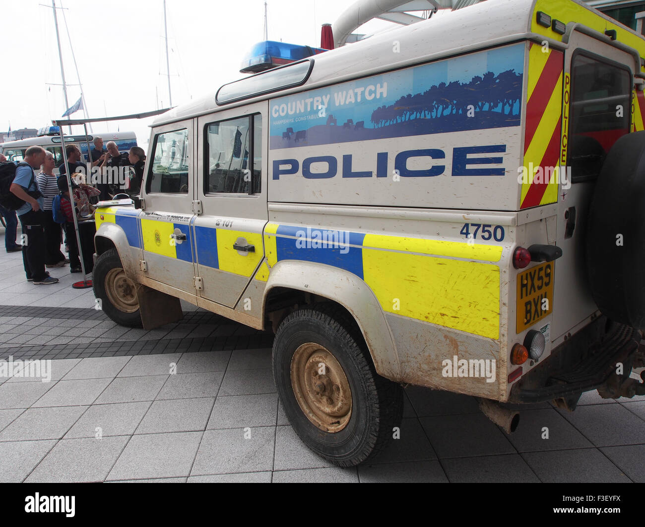 Land rover der polizei -Fotos und -Bildmaterial in hoher Auflösung – Alamy