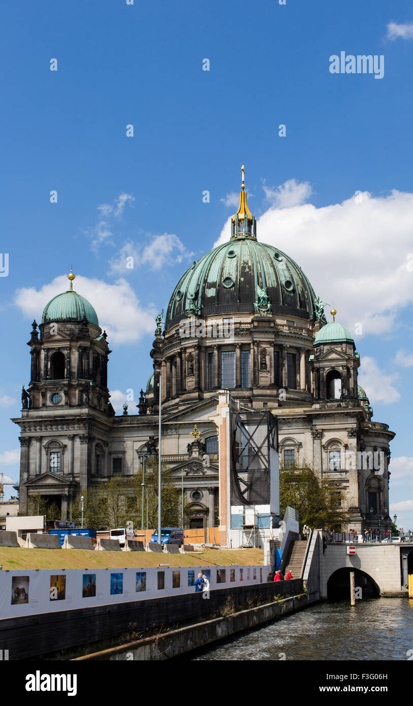 Spree mit museumsinsel -Fotos und -Bildmaterial in hoher Auflösung – Alamy