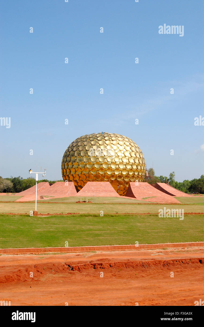 Matrimandir meditation -Fotos und -Bildmaterial in hoher Auflösung – Alamy