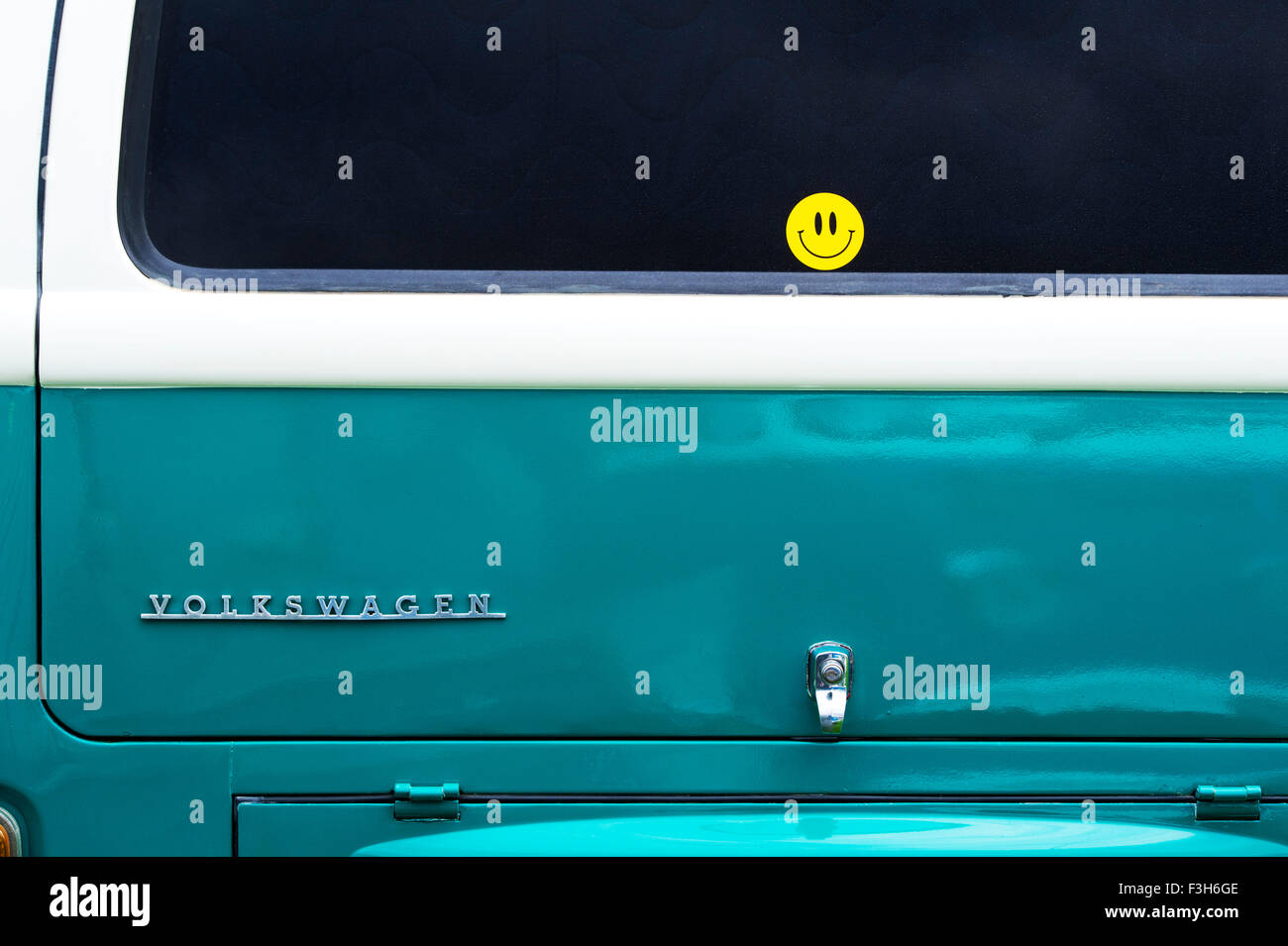 Smiley camper -Fotos und -Bildmaterial in hoher Auflösung – Alamy