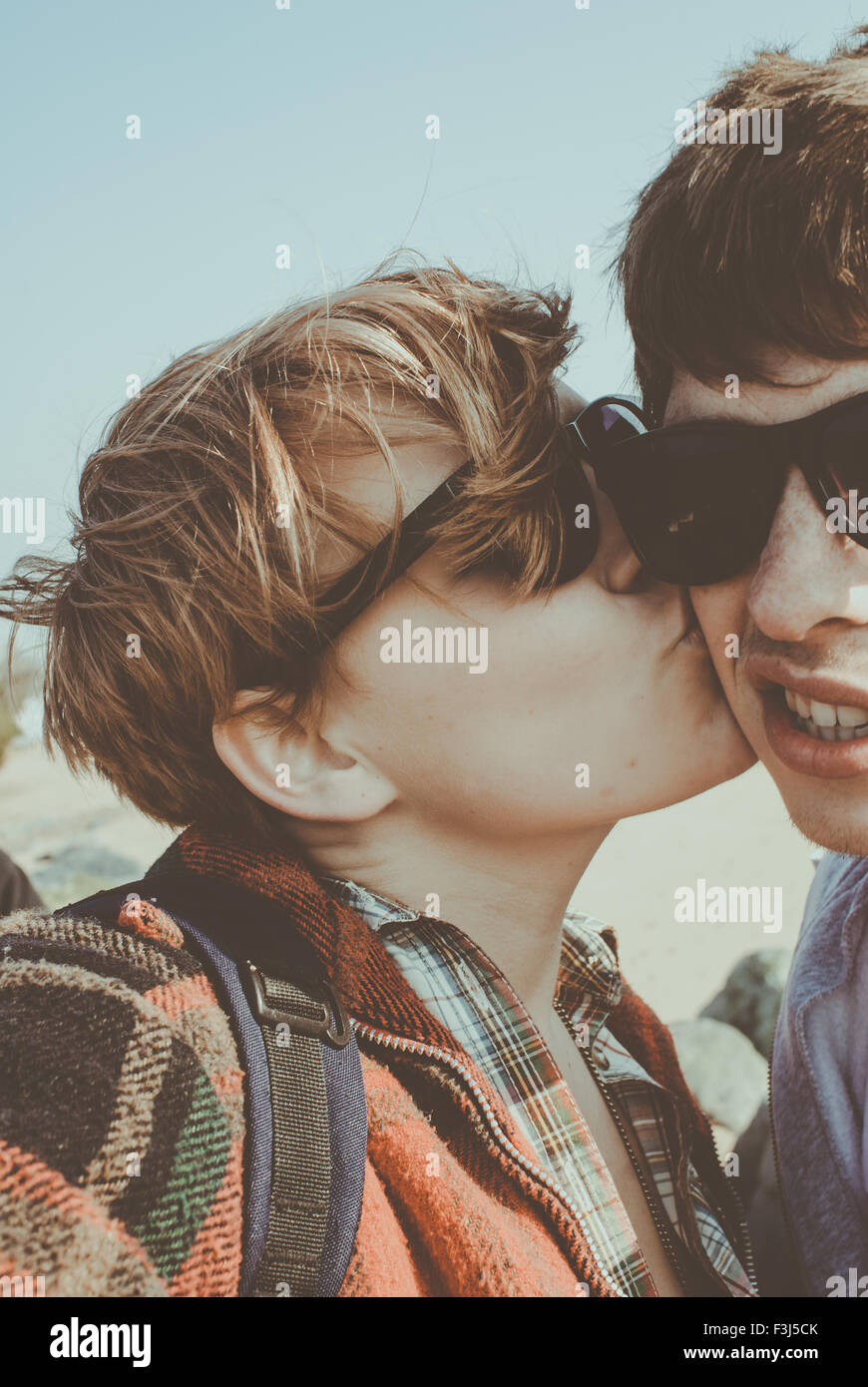 Süße junge Paar küssen, selfie Stockfotografie - Alamy