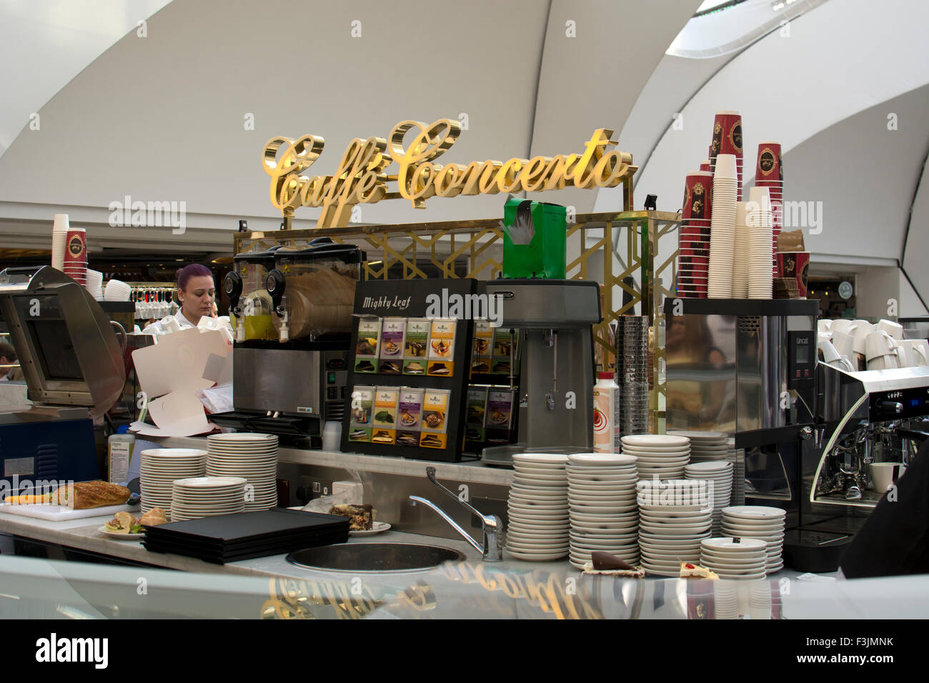 Caffè concerto -Fotos und -Bildmaterial in hoher Auflösung – Alamy
