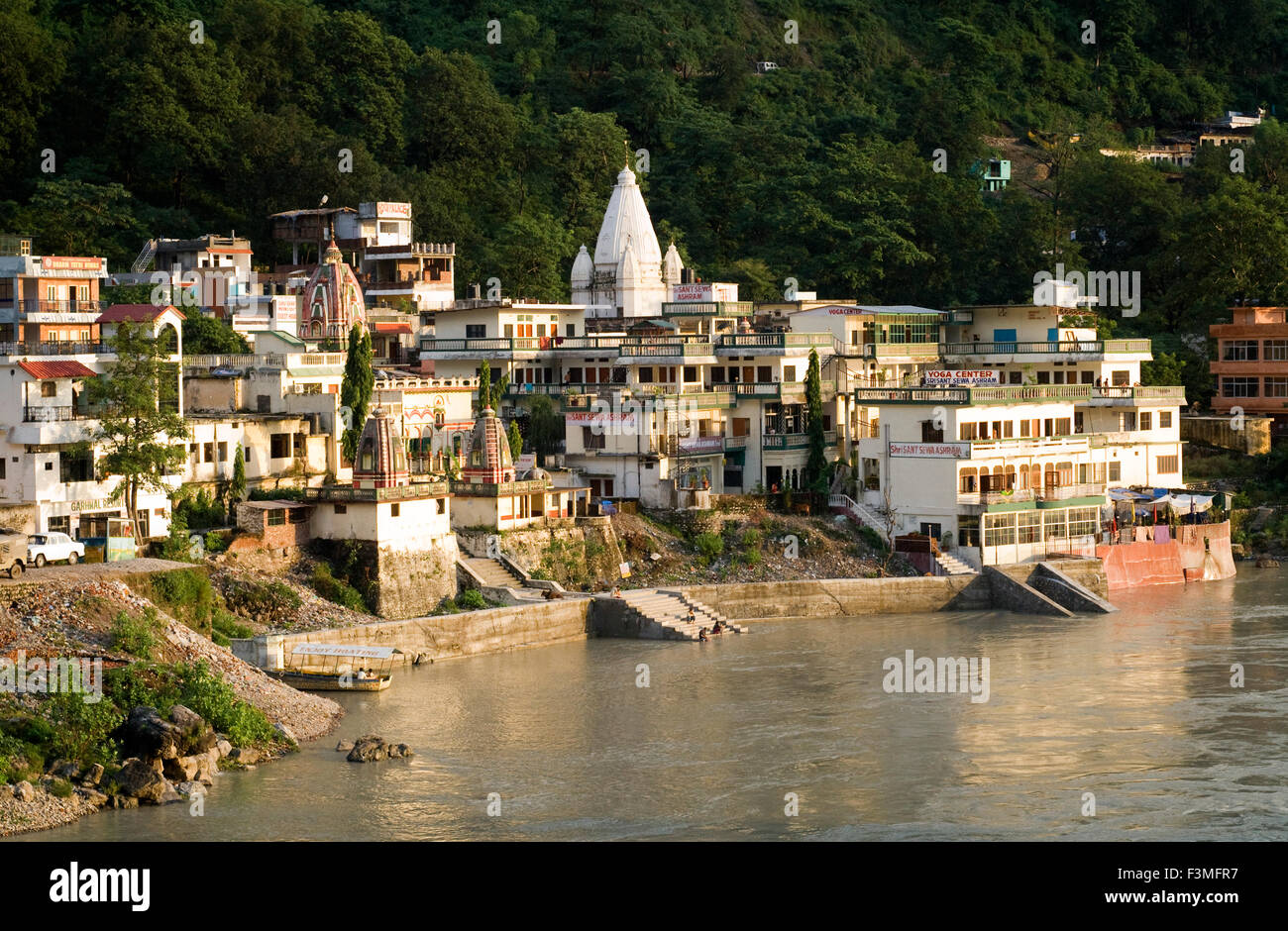 Rishikesh, Uttaranchal, Indien. Sant Sewa Ashram. Lakshman Jhula ...