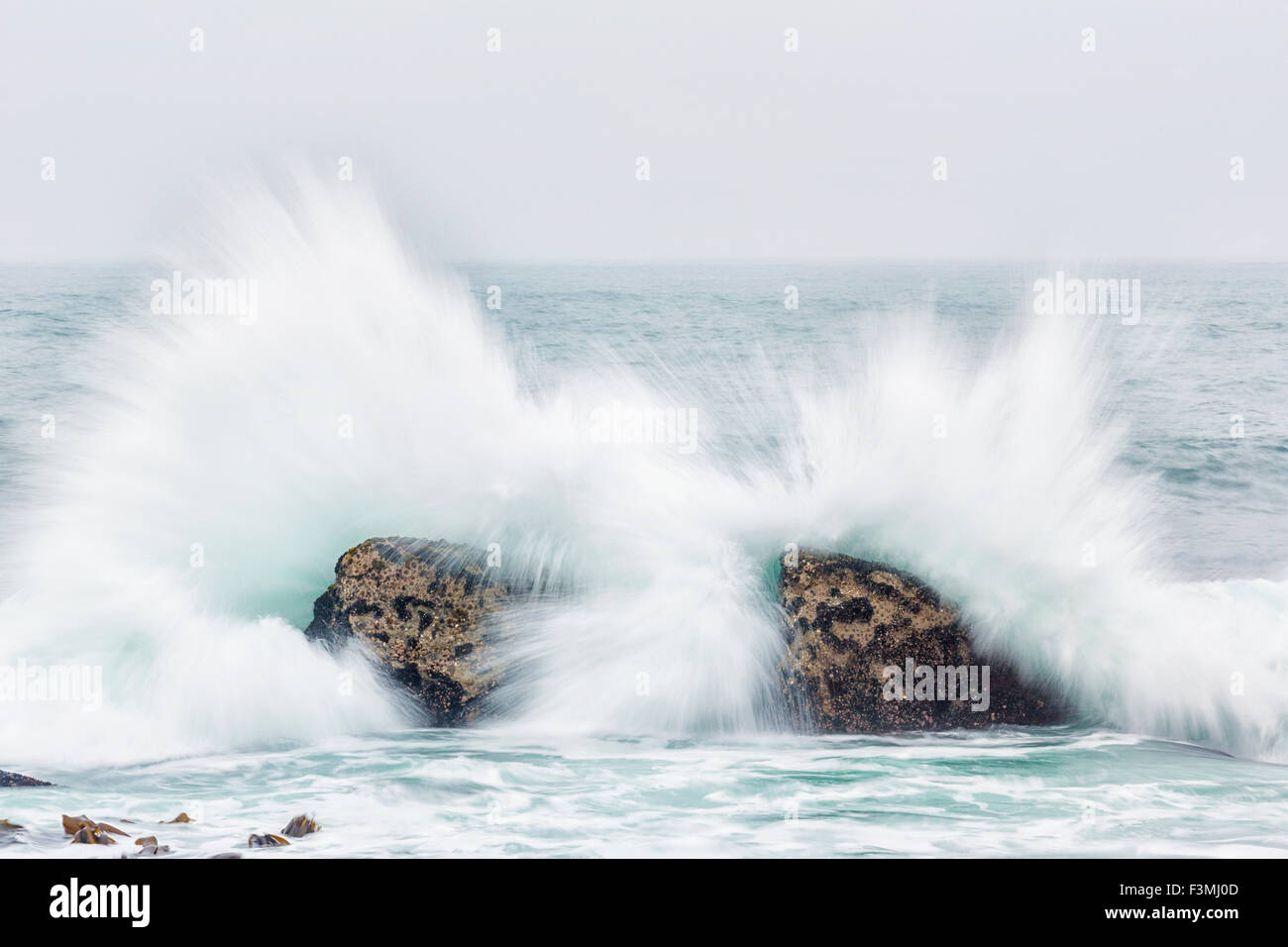 Wave impact -Fotos und -Bildmaterial in hoher Auflösung – Alamy