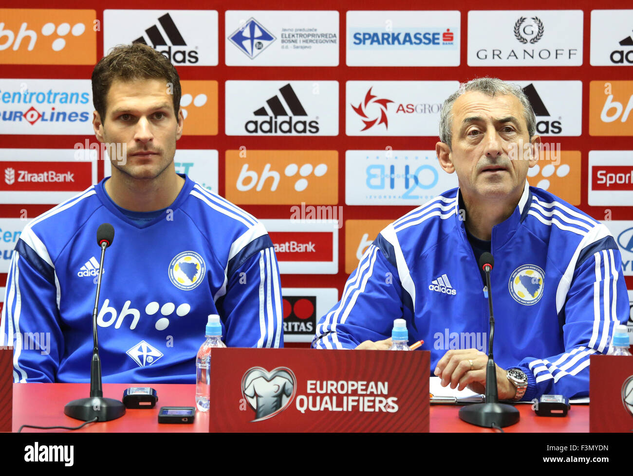 Bosnia and herzegovina goalkeeper -Fotos und -Bildmaterial in hoher ...