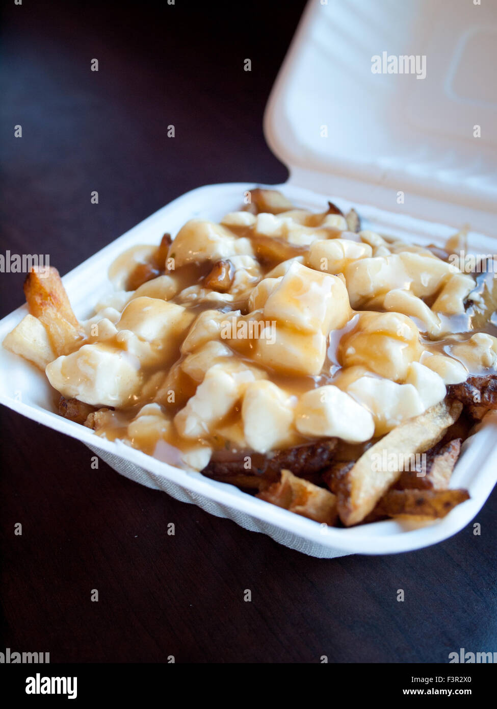 Poutine takeout box Stockfotos und -bilder Kaufen - Alamy