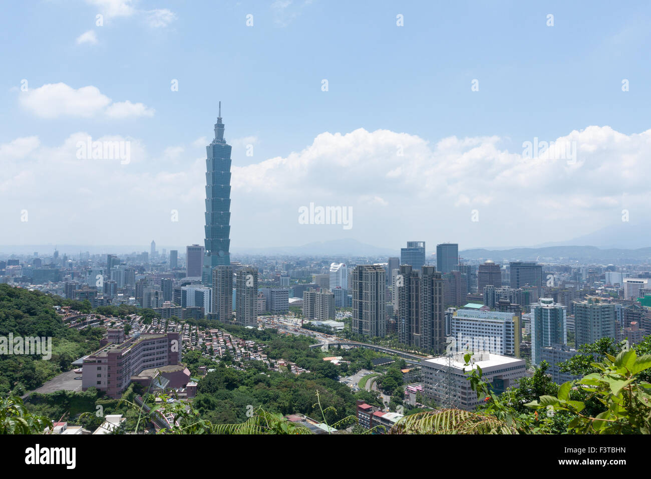 Taipei 101 Tower in der Skyline, ein Wahrzeichen supertall Wolkenkratzer aus Xiangshan aka ...