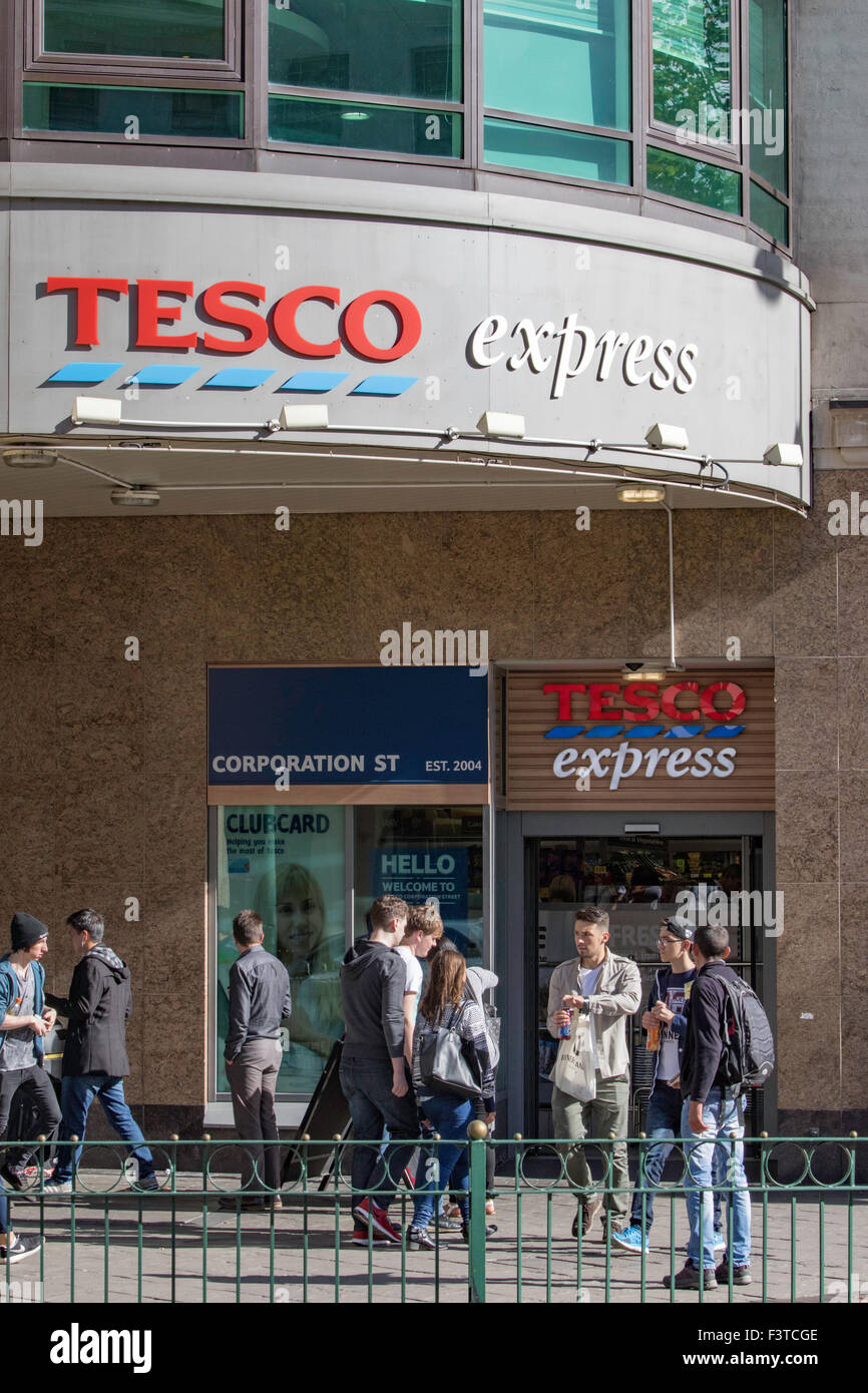 Tesco express shopping -Fotos und -Bildmaterial in hoher Auflösung – Alamy
