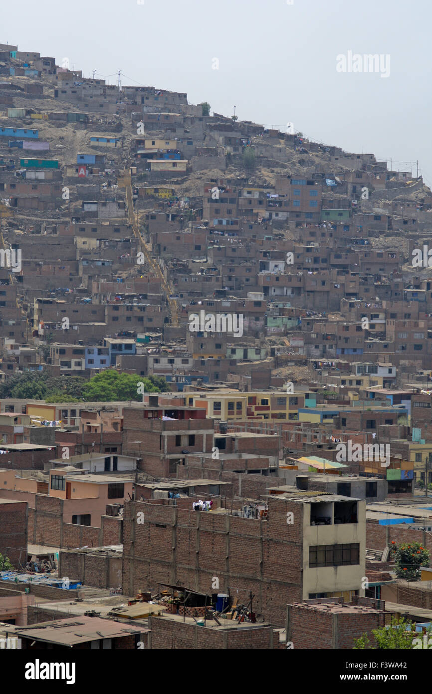 Slums in lima -Fotos und -Bildmaterial in hoher Auflösung – Alamy