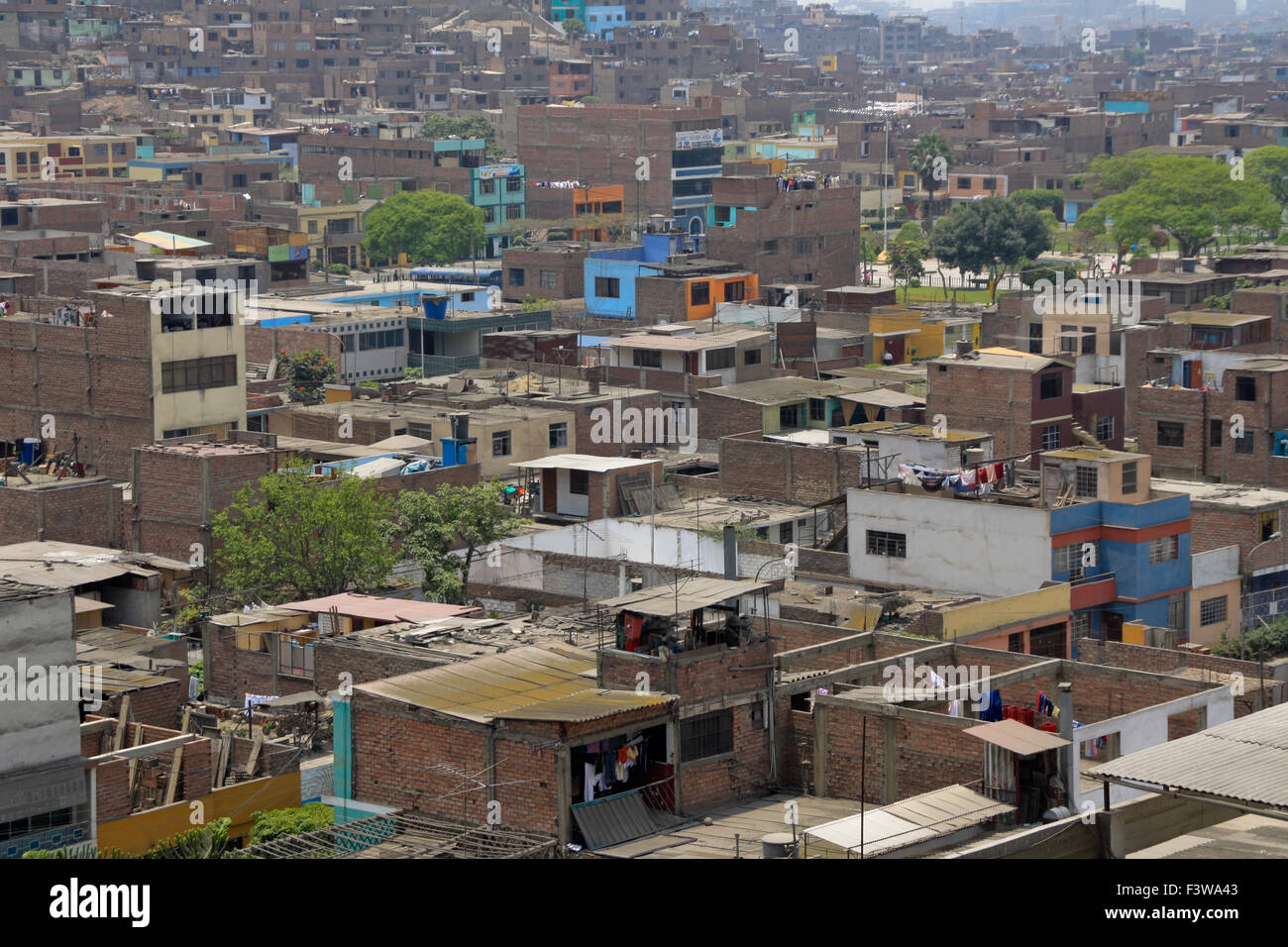 Slums in lima -Fotos und -Bildmaterial in hoher Auflösung – Alamy
