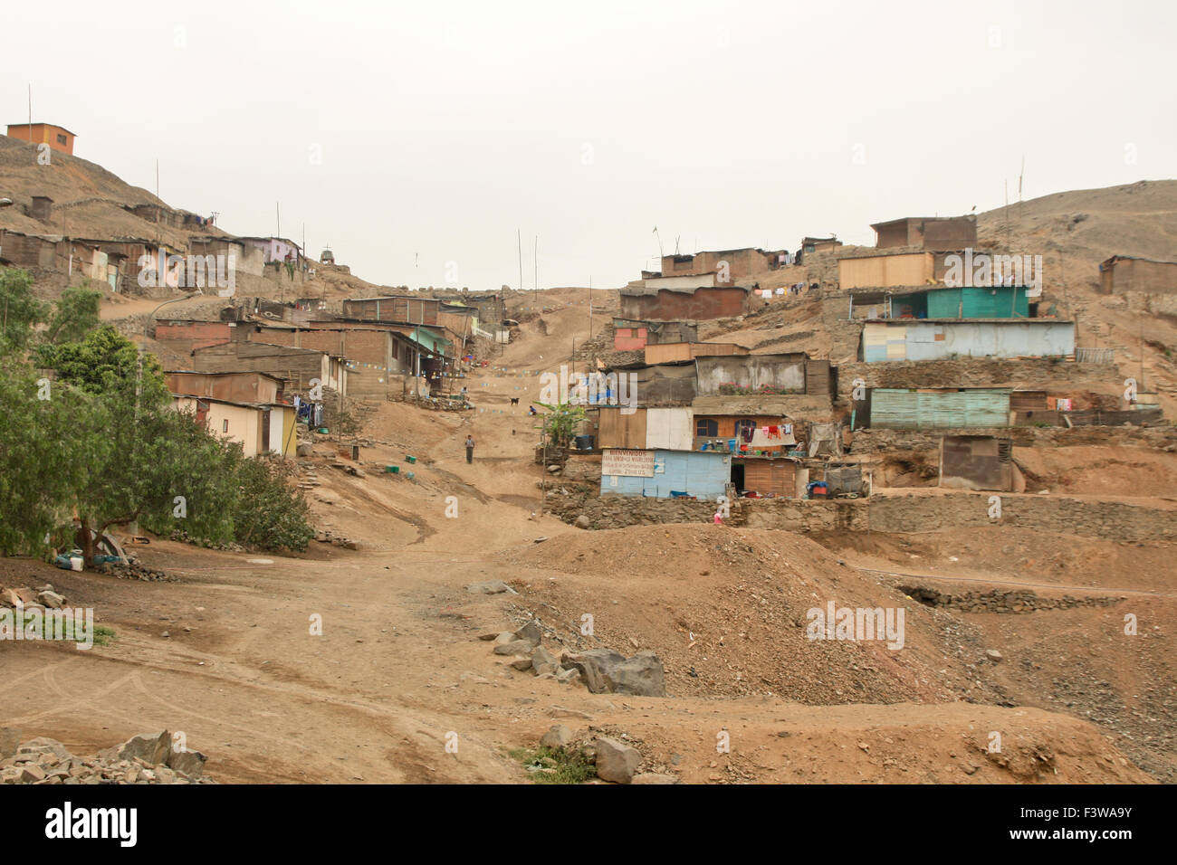 Slums in lima -Fotos und -Bildmaterial in hoher Auflösung – Alamy