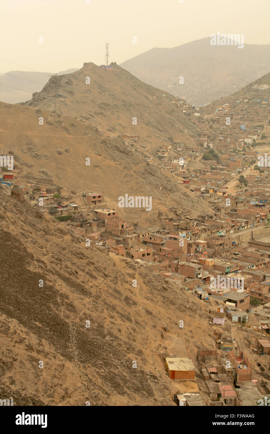 Lima peru slum -Fotos und -Bildmaterial in hoher Auflösung - Seite 2 ...