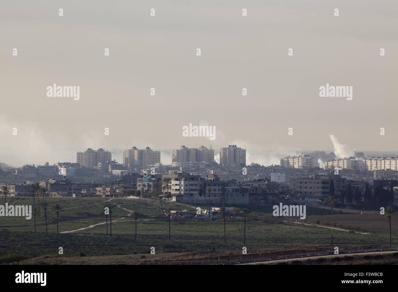 Gaza war explosion -Fotos und -Bildmaterial in hoher Auflösung – Alamy