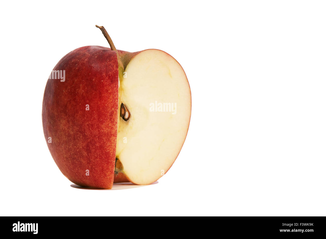 Apfel durchgeschnitten Ausgeschnittene Stockfotos und -bilder - Alamy