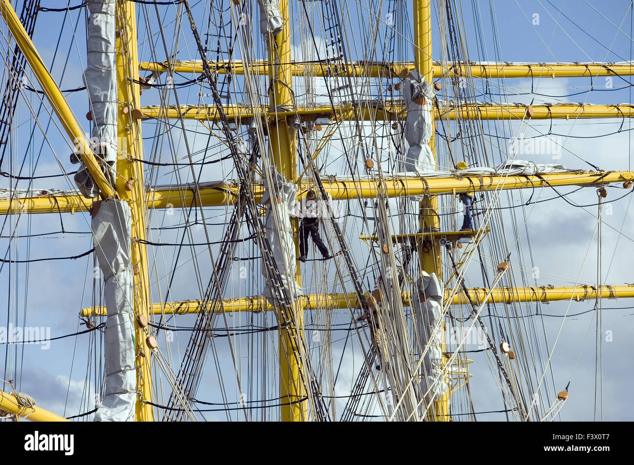 Two masted square rigged sailing ship -Fotos und -Bildmaterial in hoher ...