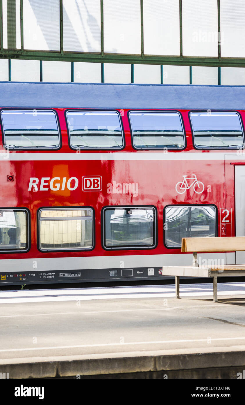 Regio schnellzug -Fotos und -Bildmaterial in hoher Auflösung – Alamy