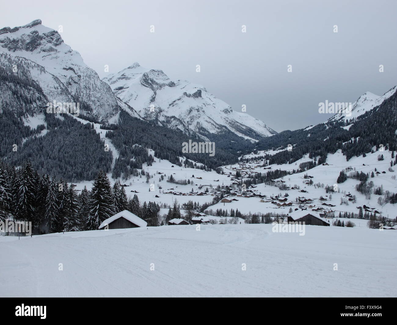 Dorf Gsteig Bei Gstaad im winter Stockfotografie - Alamy