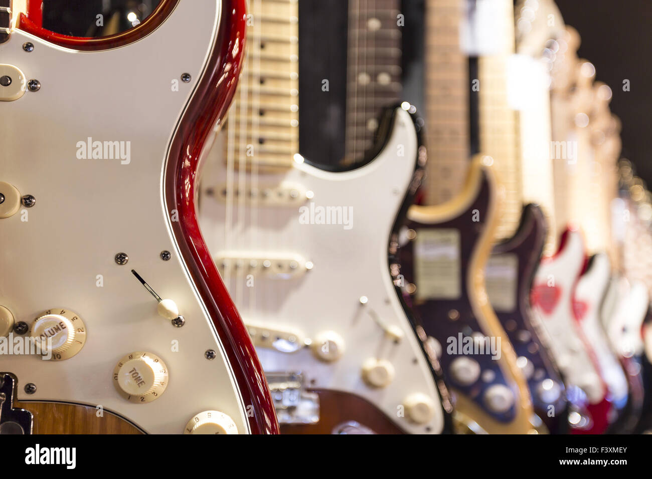 Electric guitars -Fotos und -Bildmaterial in hoher Auflösung – Alamy