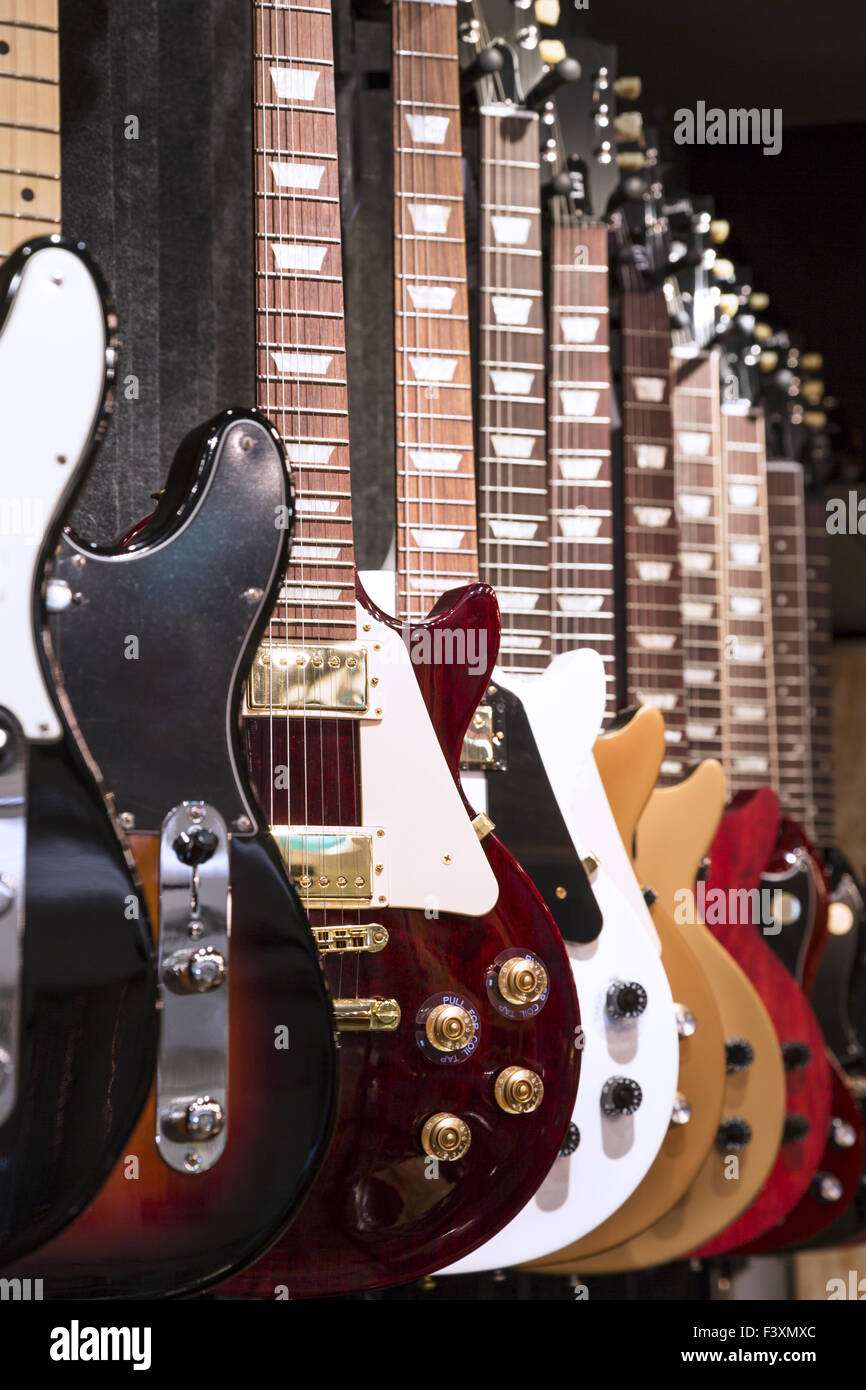 E guitars -Fotos und -Bildmaterial in hoher Auflösung – Alamy