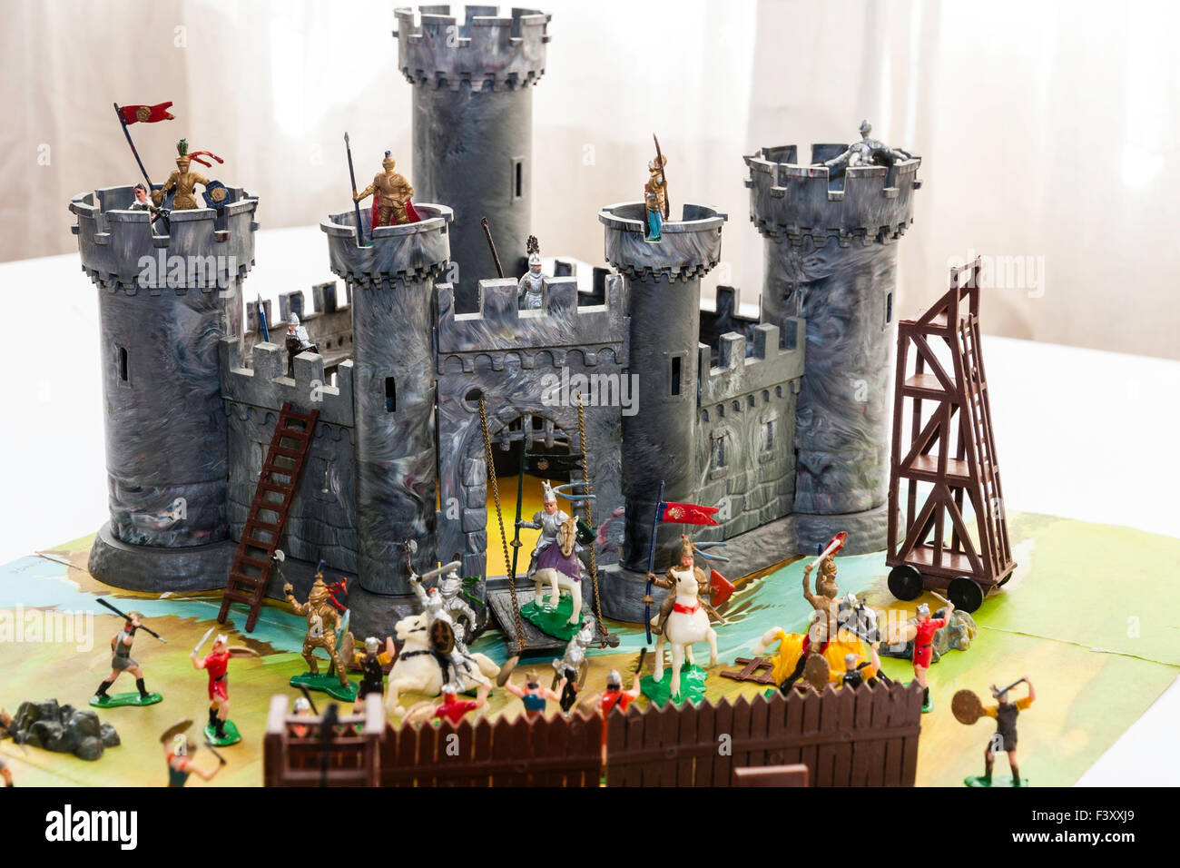 1960er Marx Box Set, Ritter und Wikinger. Einrasten, schloss mit Papier ...