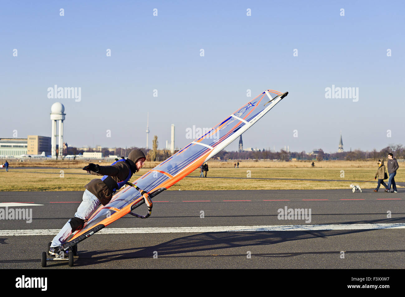Tempelhof airport berlin park -Fotos und -Bildmaterial in hoher ...