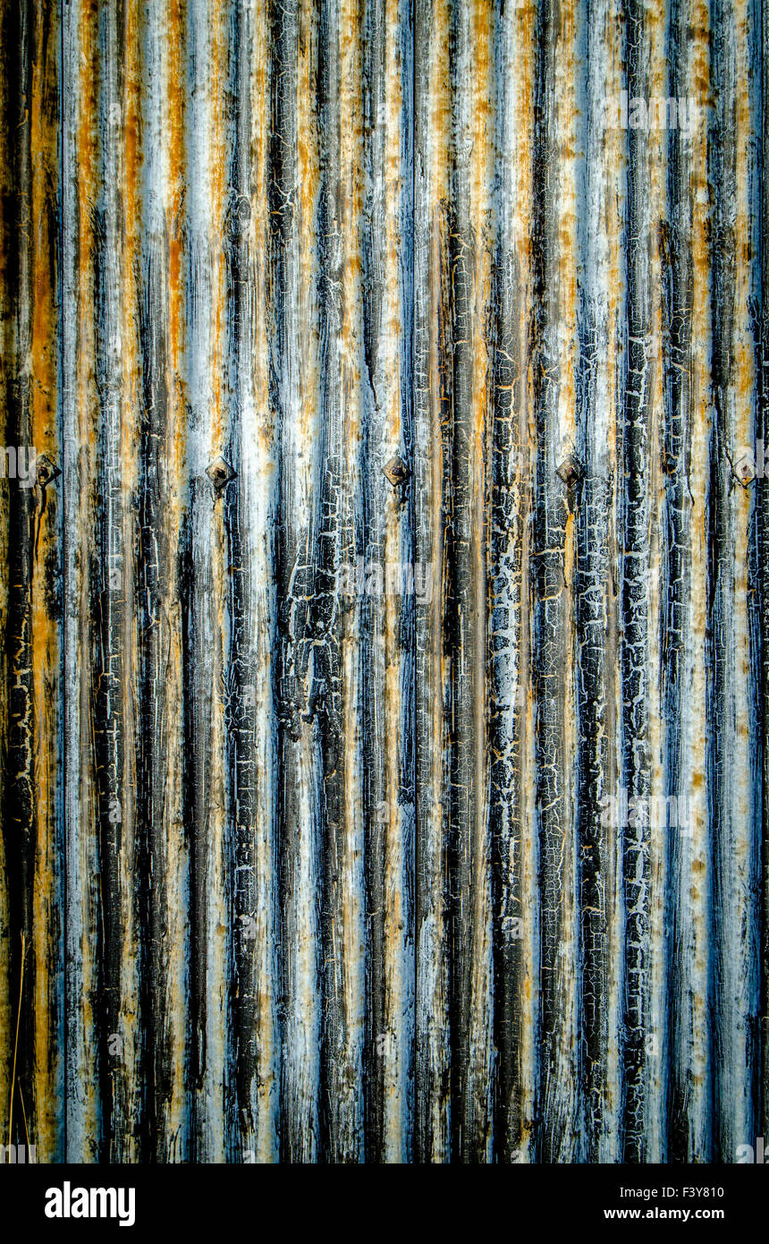 Gemaltes rotes wellblechdach -Fotos und -Bildmaterial in hoher ...